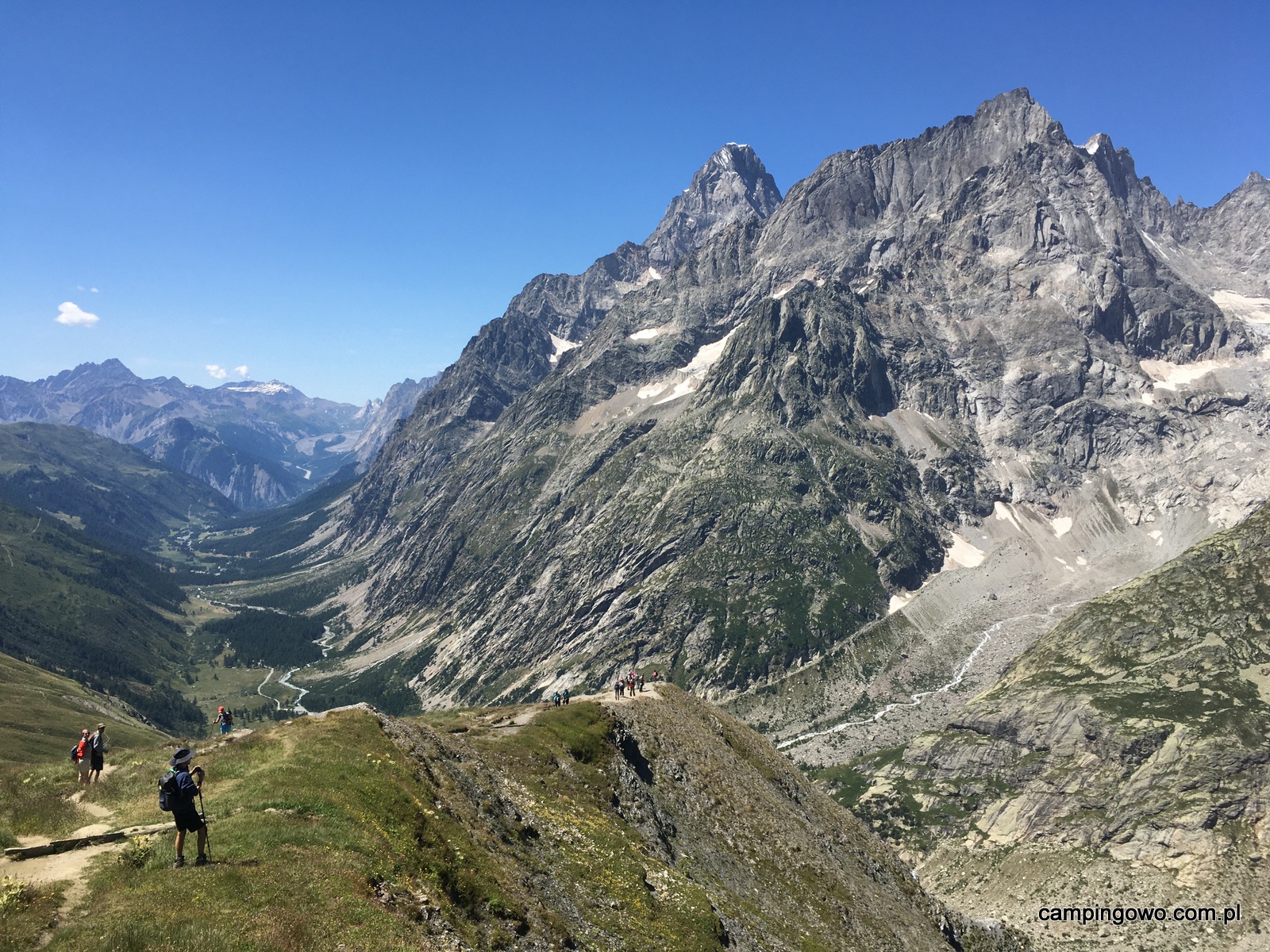 TMB 1. Grand Col Ferret. - Campingowo